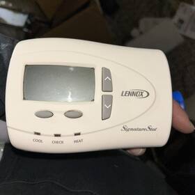 LENNOX 81M2701 Stat Programmable Thermostat